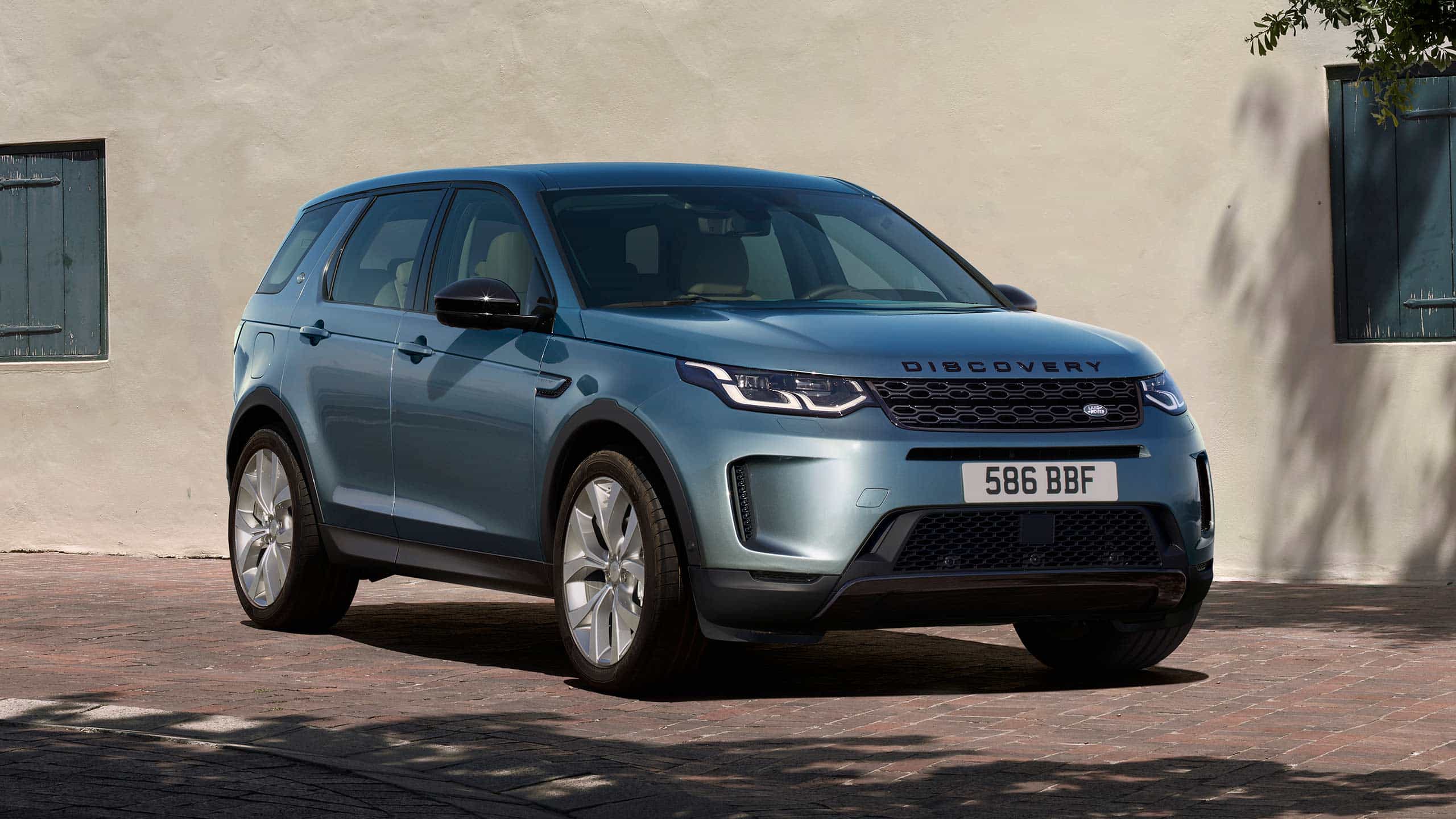 Discovery Sport | Accessories | Compact SUV | Land Rover
