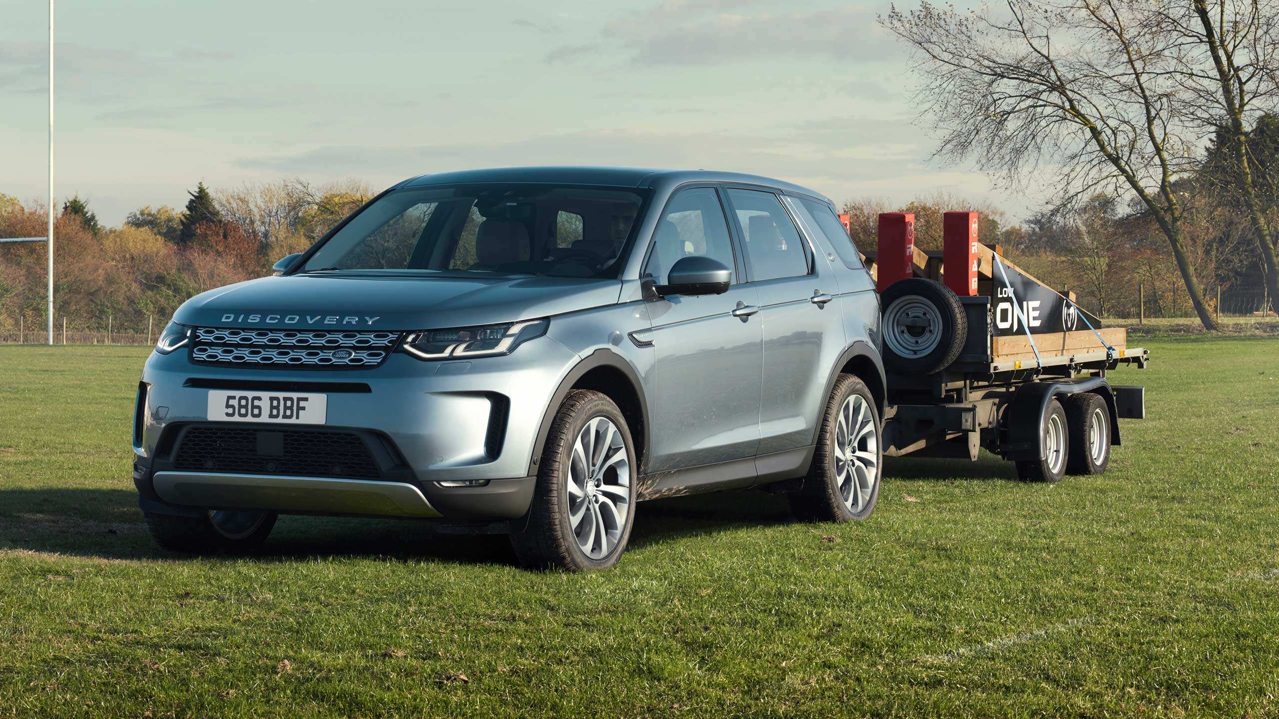 Land Rover's Towing Capabilities and Capacities - Land Rover Canada